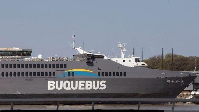 Barco de Buquebus que llevaba 400 pasajeros encalló en un banco de ...