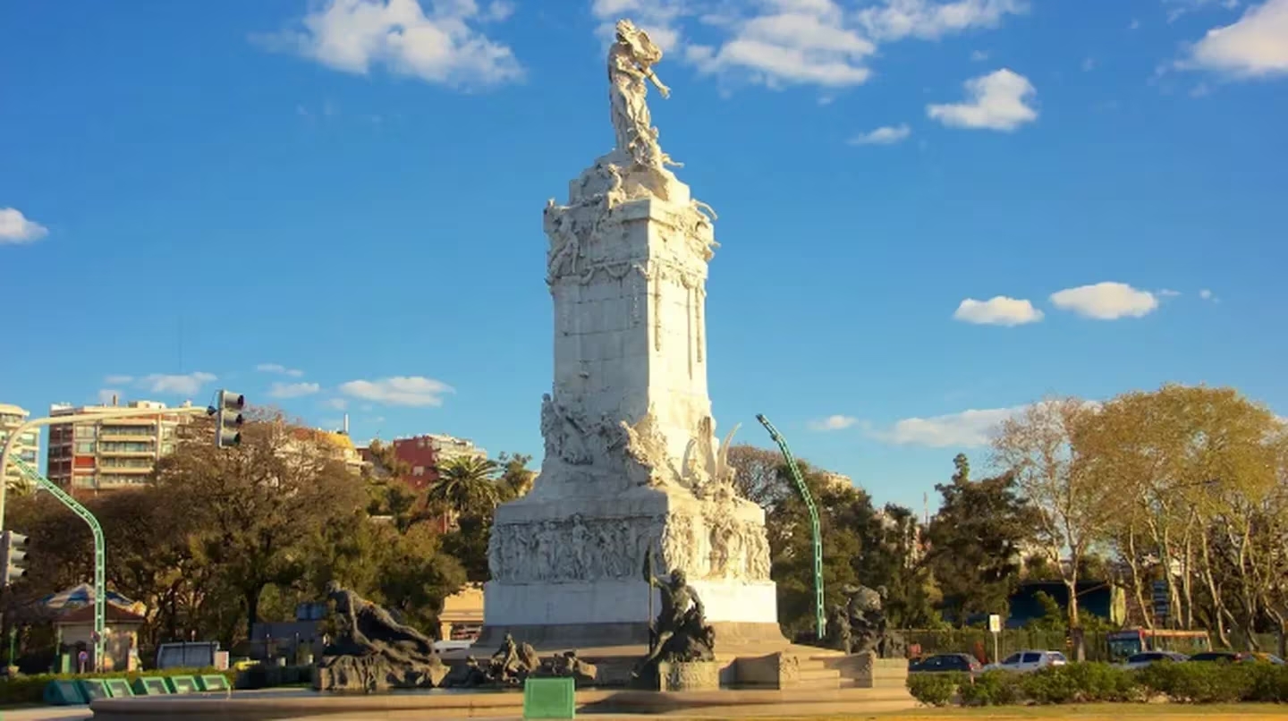 El monumento a los Españoles de Palermo fue destruído - Ciudadano News