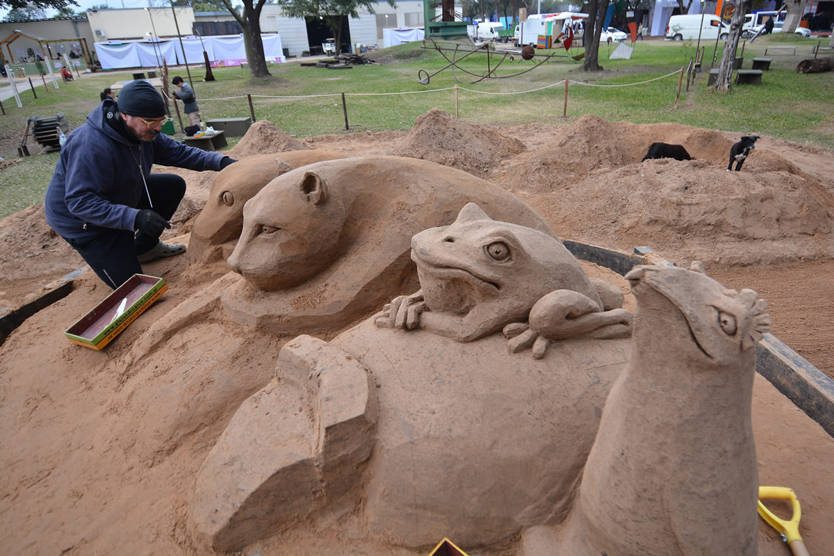 Alejandro Arce: los secretos del artista que crea esculturas gigantes ...